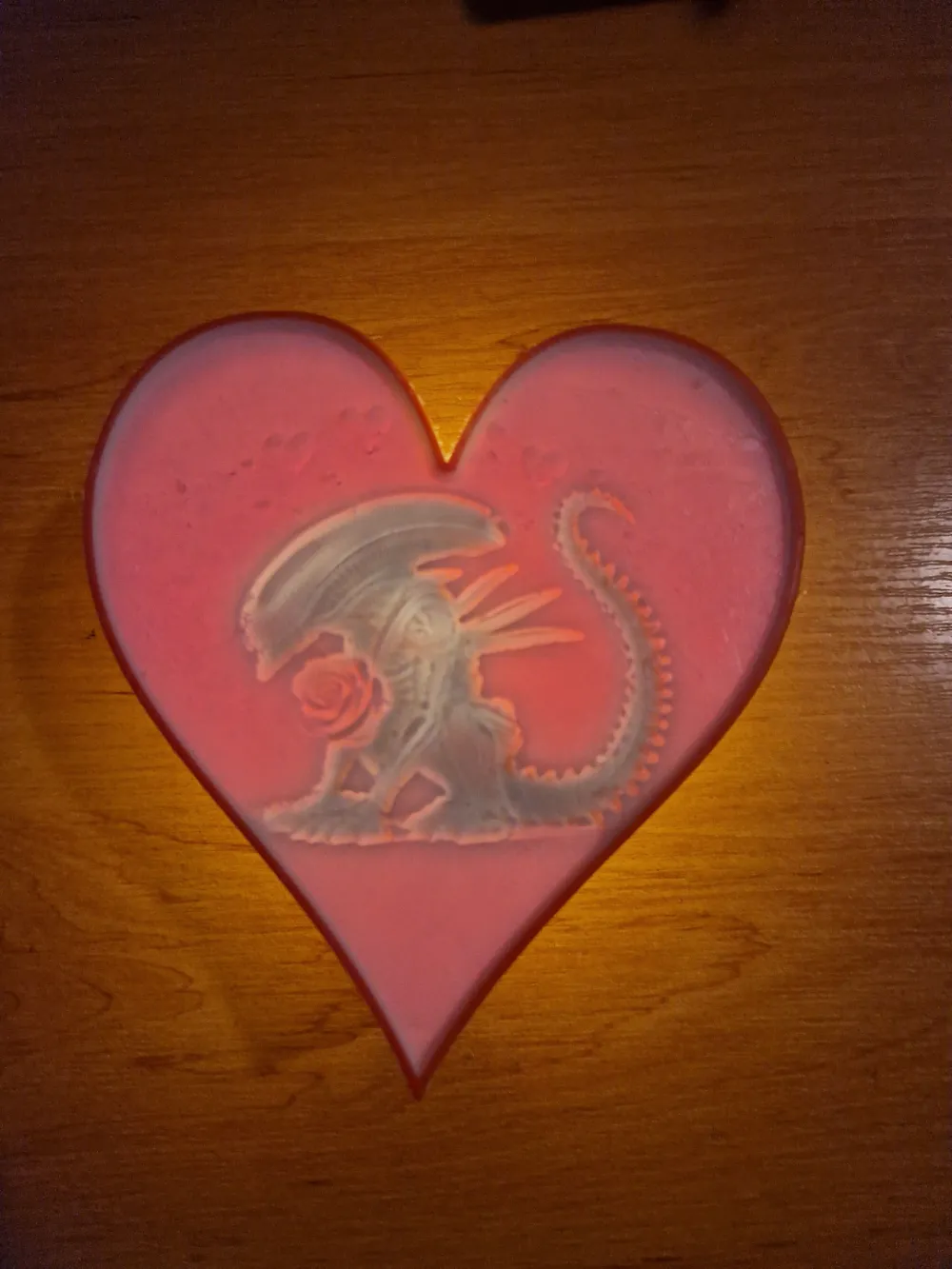 LITHOPHANE - Alien Xenomorph in love - pet by Jendapce - MakerWorld