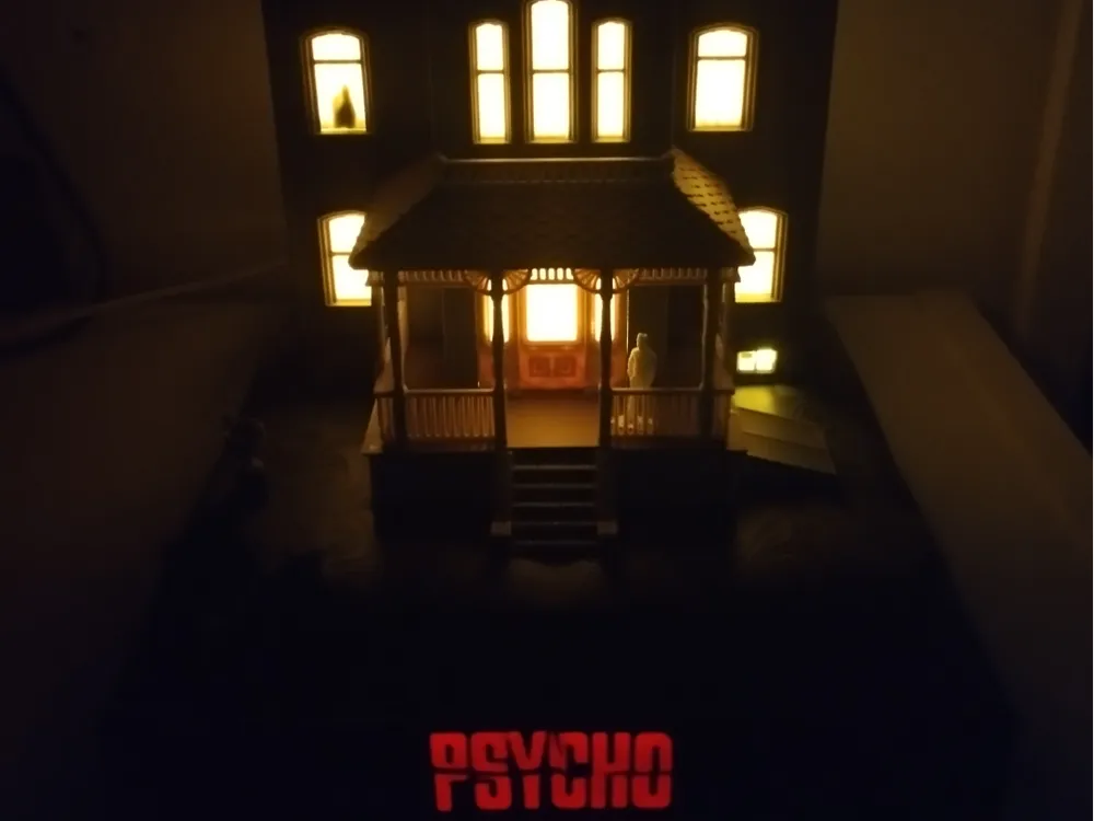 Bates House LightBox (Psycho) scale 1:87 - Free 3D Print Model - MakerWorld
