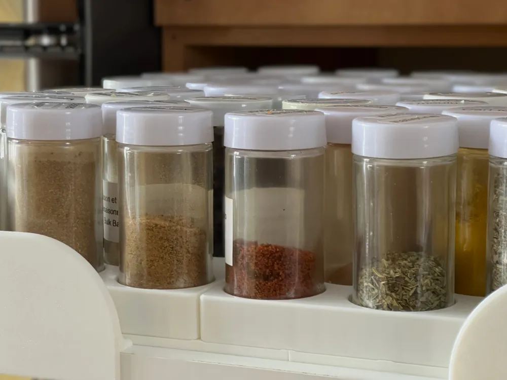 Gridfinity Spice Rack for 8x 44mm Glass Spice jars - Free 3D Print ...