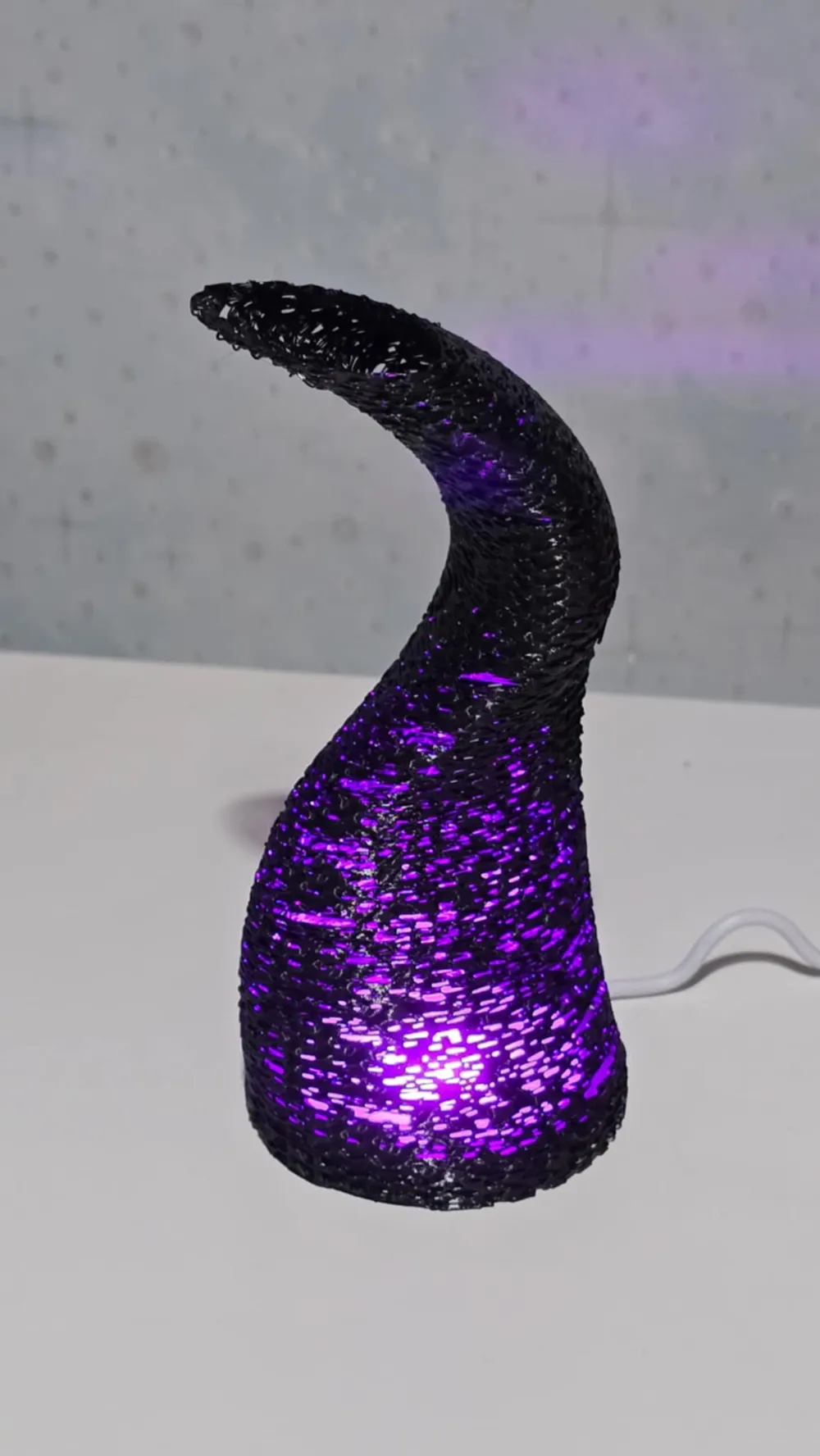 Handcrafted 3D Horn Lamp – Honeycomb Mesh Texture - Free 3D Print Model ...