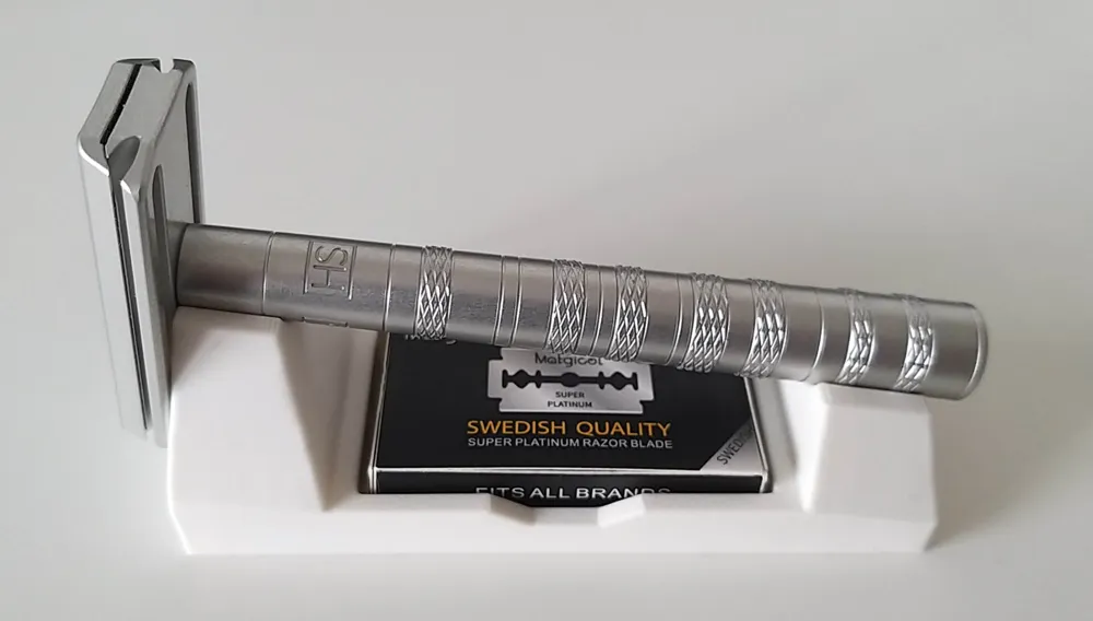 Henson AL13 razor holder with blade compartment by MagicFred - MakerWorld