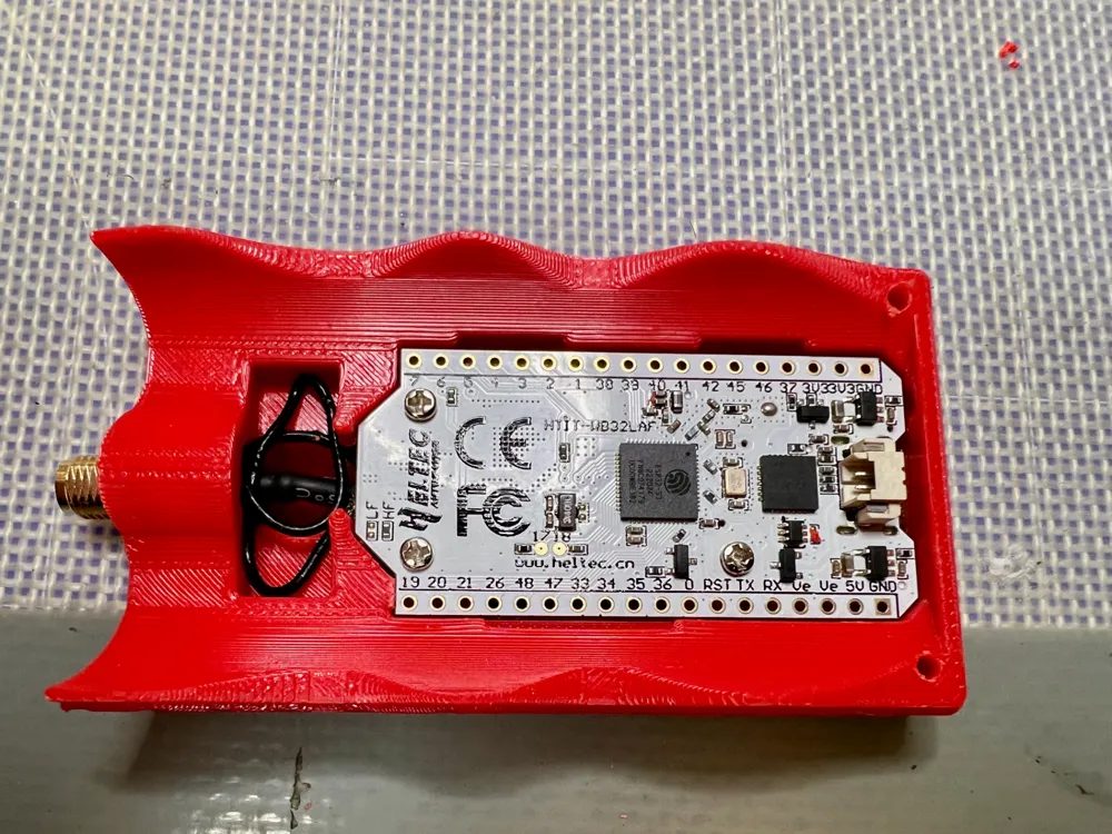 Heltec v3 2x 18650 bat enclosure by Dean MakerWorld: Download Free 3D ...