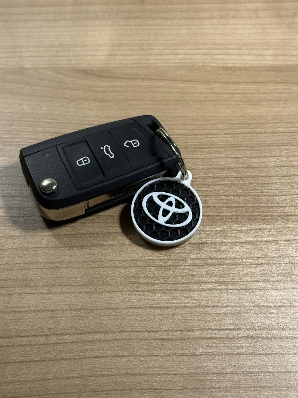Toyota Car Keychain Round - Free 3D Print Model - MakerWorld