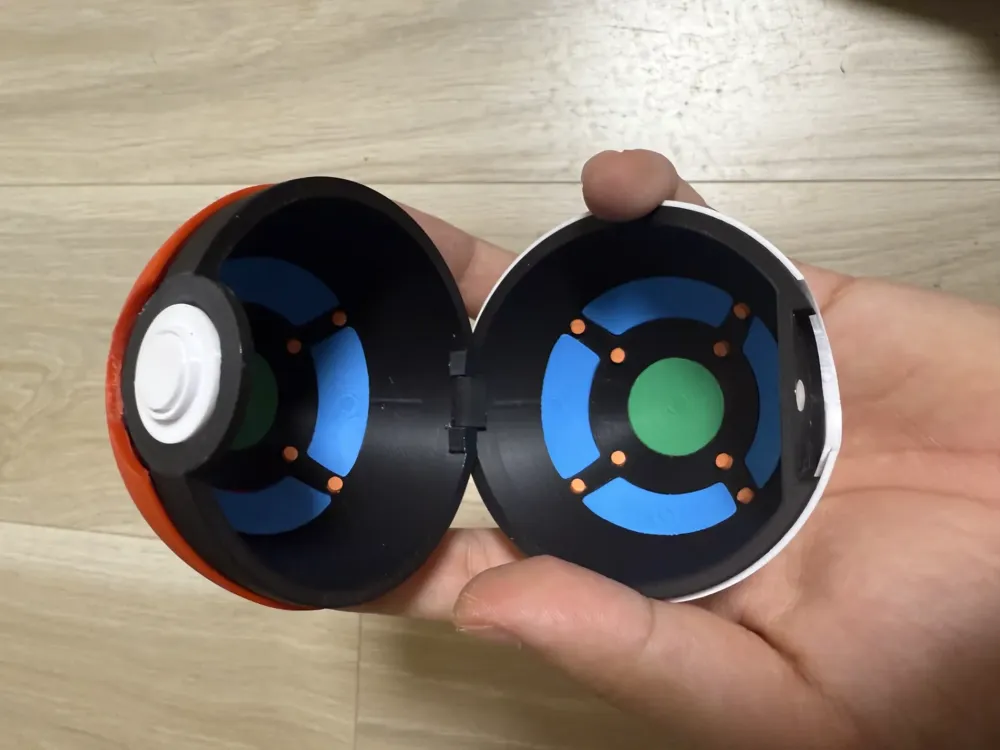Pikachu's Poké Ball is openable, Pikachu Poké Ball can open by 睡不醒的辰辰 ...