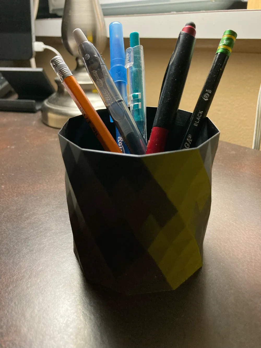 Low-Poly Pencil Cup by Speedy 3d - MakerWorld