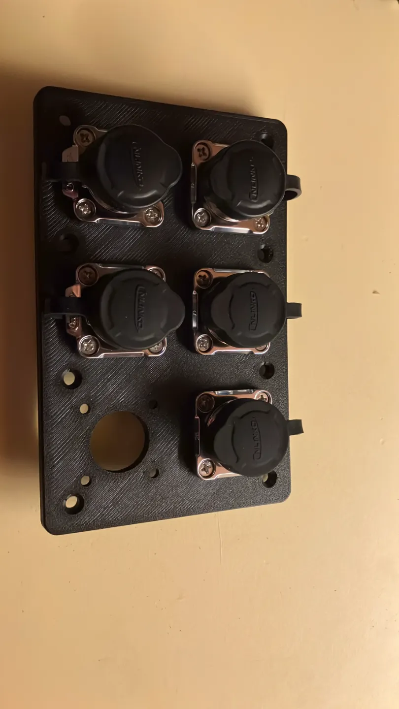 Connector Mounting Plate by alfons.junior - MakerWorld