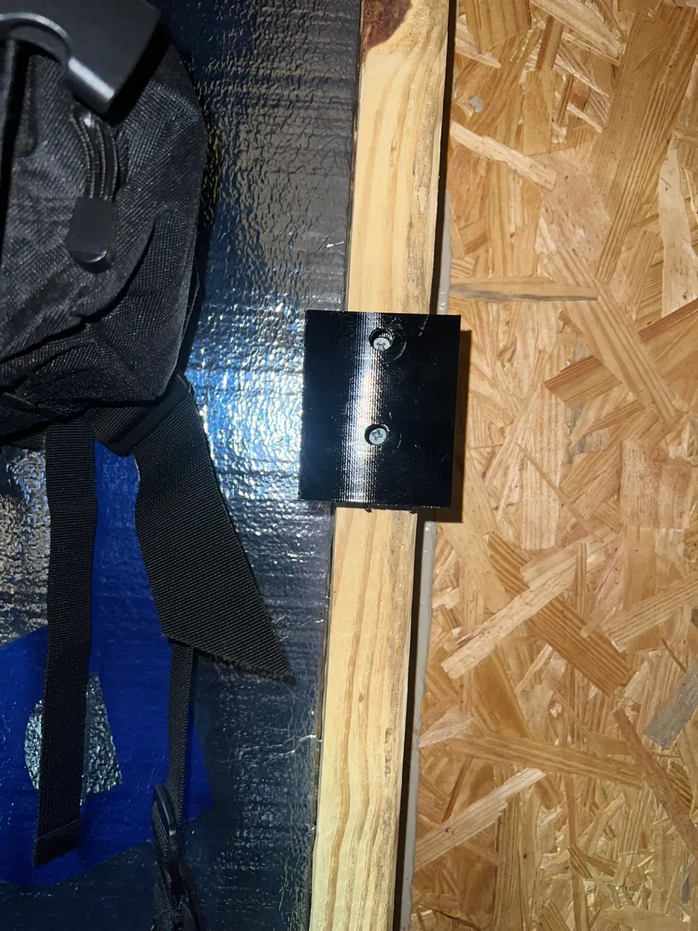 Basic Vacuum Wall Hanger by Magic Man - MakerWorld