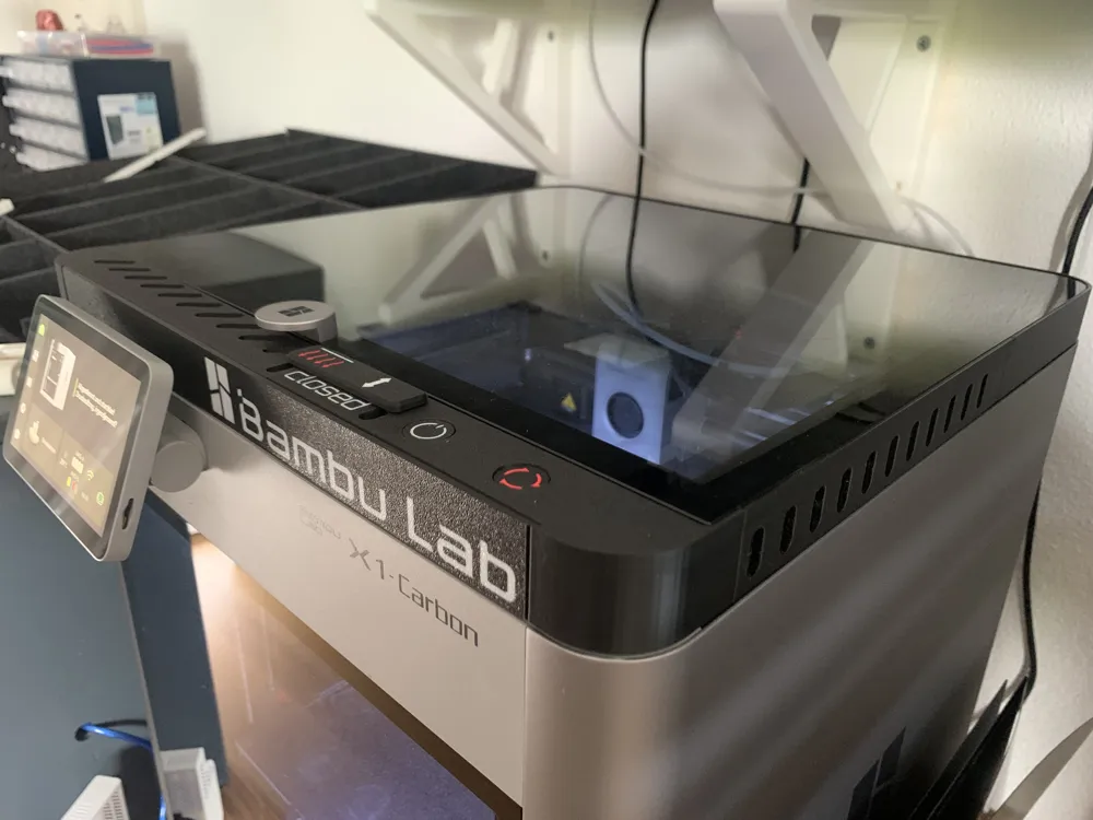 X1C/E and P1S top glass raiser with air exchange by Prototyping&Printing MakerWorld: Download ...