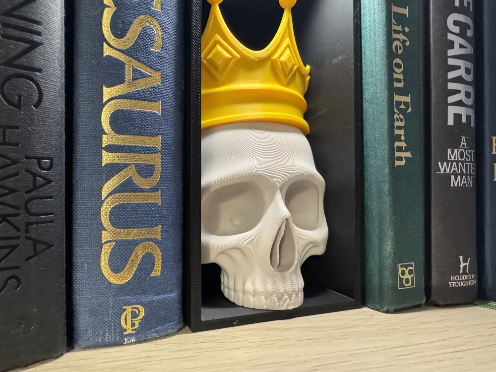 Regal Crowned Skull Bookshelf Nook - Free 3D Print Model - MakerWorld