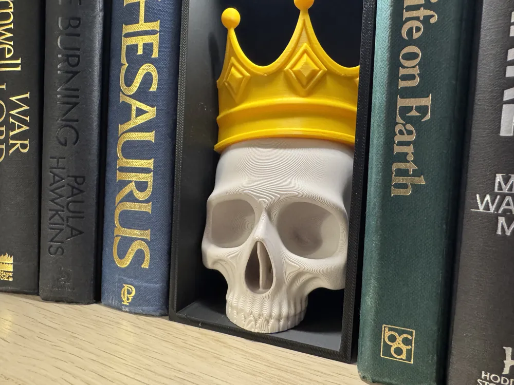 Regal Crowned Skull Bookshelf Nook - Free 3D Print Model - MakerWorld