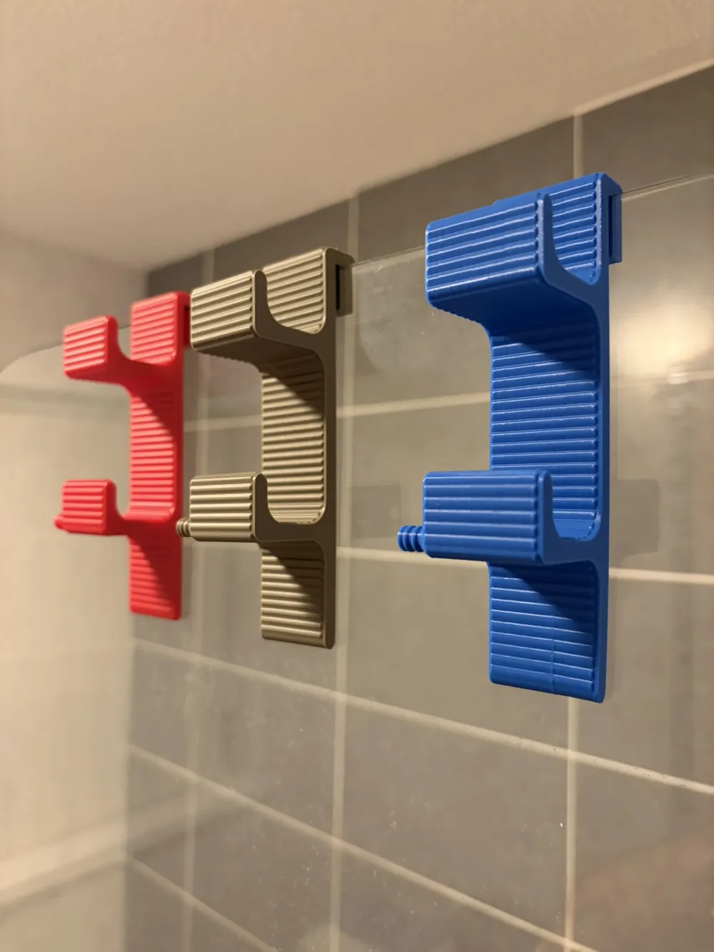 Shower Screen Hook – Ribbed Texture - Free 3D Print Model - MakerWorld