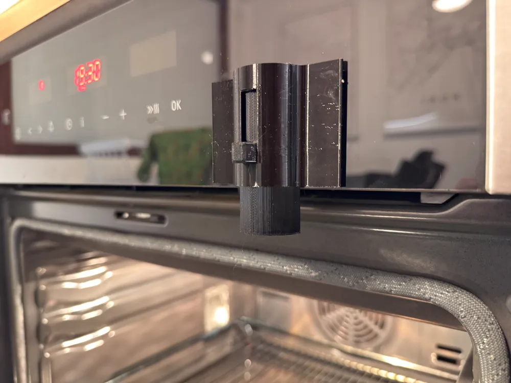Oven child lock by LKalMakerWorld: Download Free 3D Models