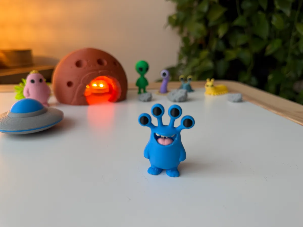 Multi-eye-Alien - "Glixxo" - Free 3D Print Model - MakerWorld
