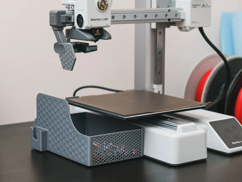 A1 Mini Bajamaja av KL Worx MakerWorld: Gratis 3D-Modell abe lade