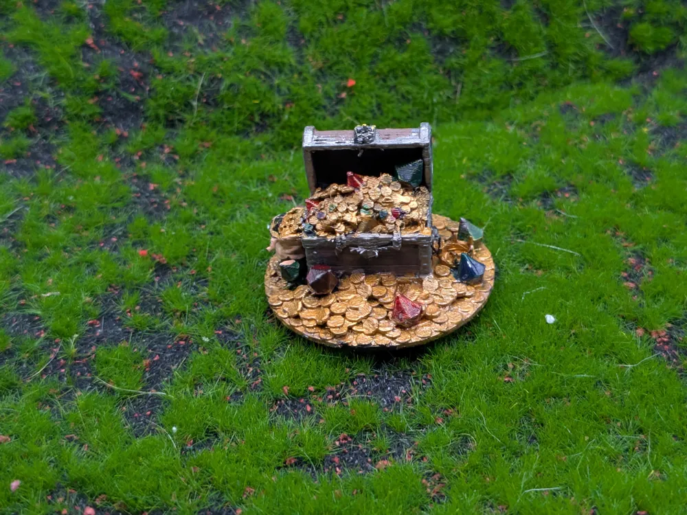 Treasure chest for miniatures with a round base by StoneRockMakerWorld ...