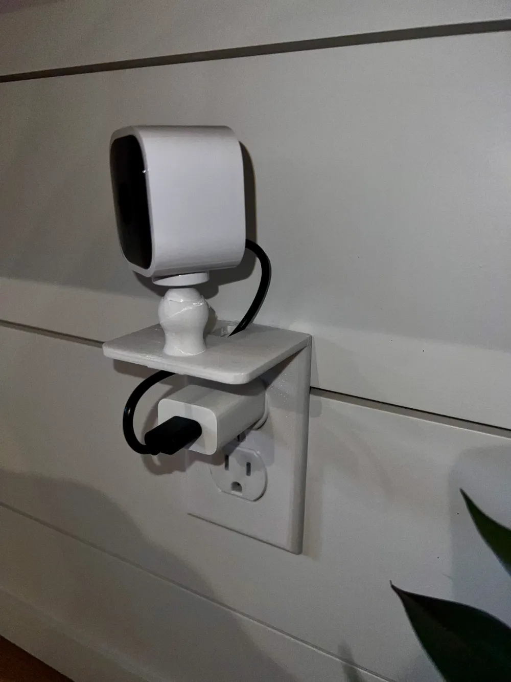 Blink Camera Outlet Cover by jayh99 - MakerWorld