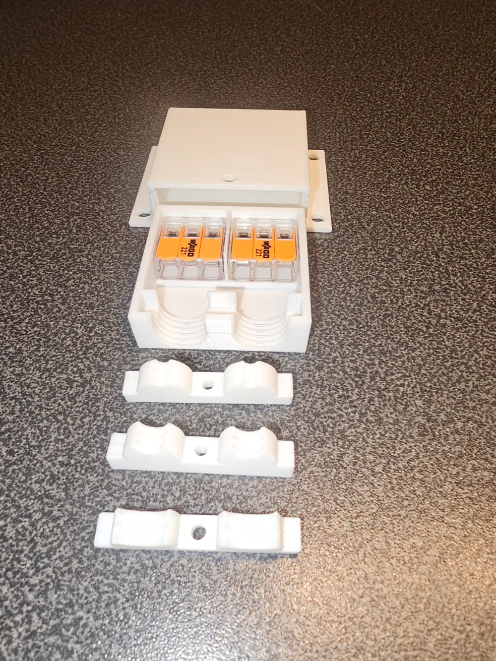 Wago box with strain relief Tool free by Olov - MakerWorld