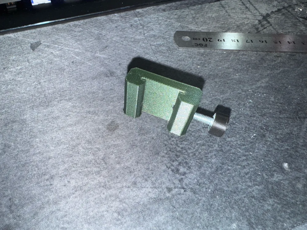 Metal Ruler Clamp by manuel - MakerWorld