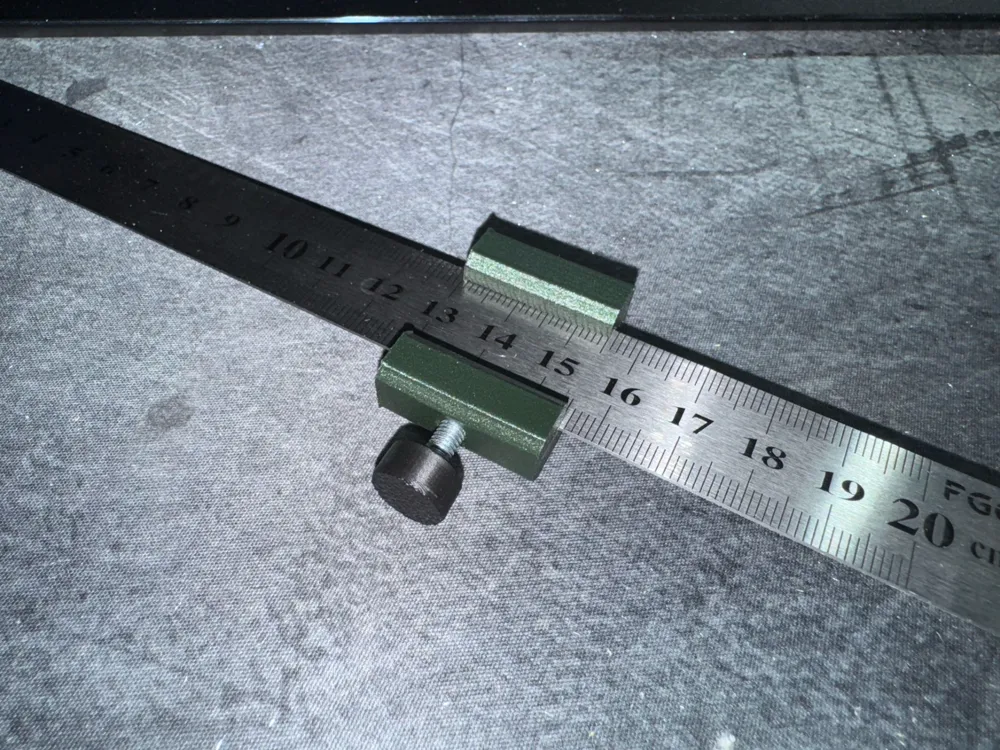 Metal Ruler Clamp by manuel - MakerWorld