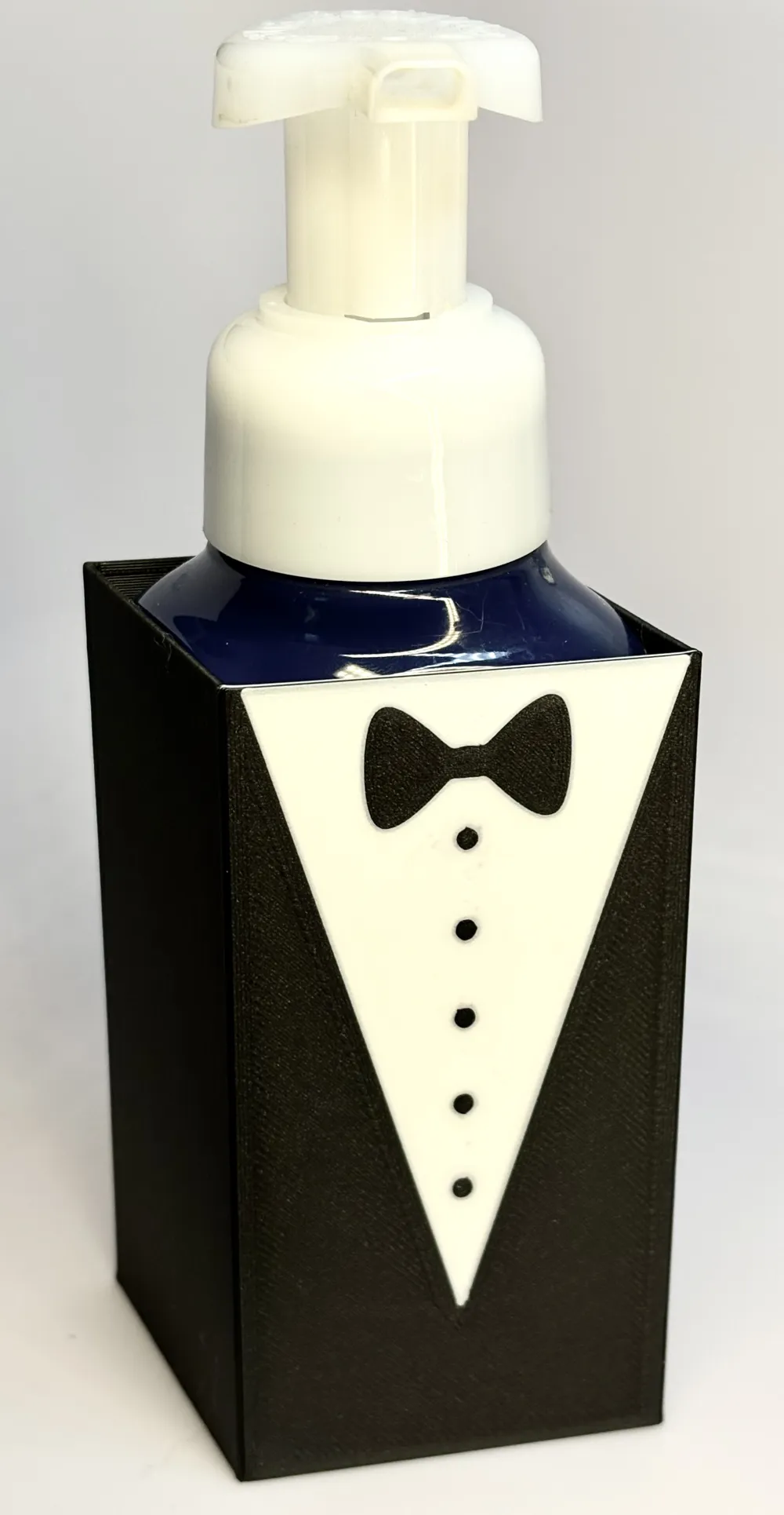 Black Tie Hülle für Handseifenspender – Kostenloses 3D-Druckmodell ...