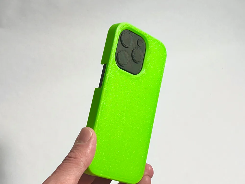 Dimensionally Accurate iPhone 15 Pro with apps - Free 3D Print Model ...