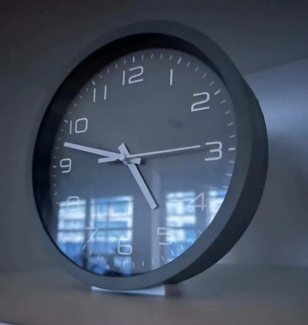 Stand for a wall clock by beaufor - MakerWorld