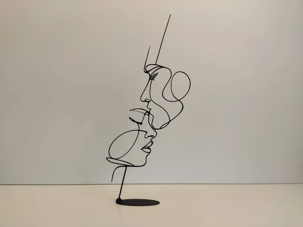 Ethereal Kiss Statuette - Free 3D Print Model - MakerWorld