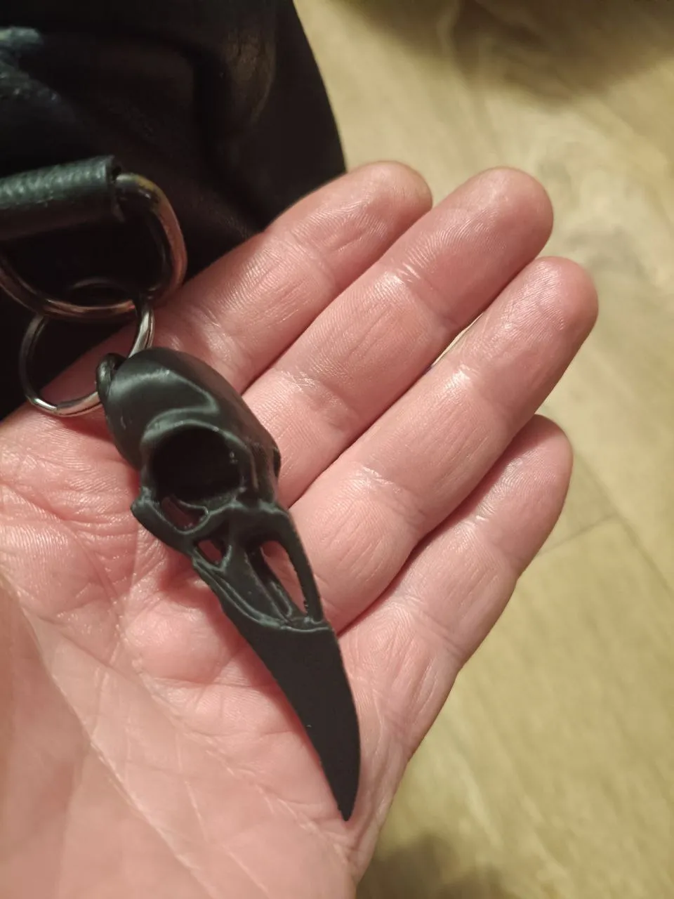 Raven Skull Keychain - Free 3D Print Model - MakerWorld