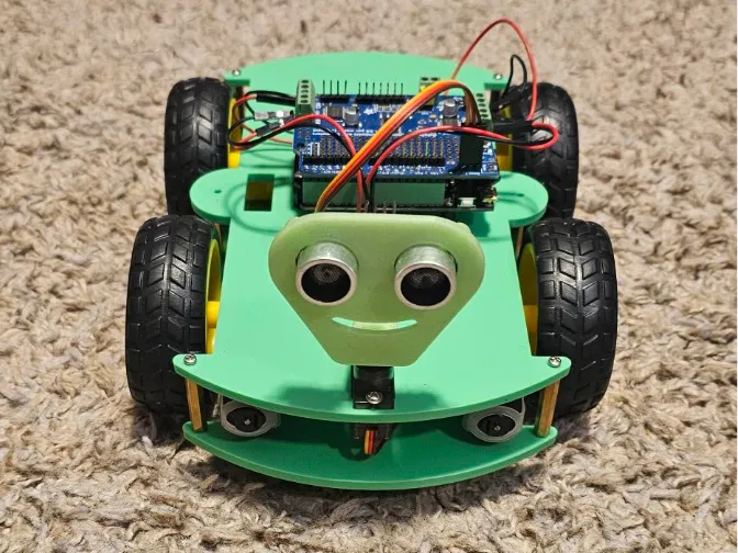 Coche robot Arduino por Cmeitspaul21 - MakerWorld