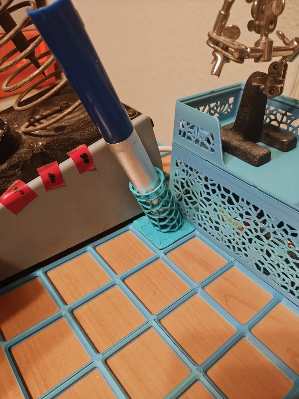 Gridfinity Solder Pump Holder Voronoi Skeletonized by SebaGGu ...