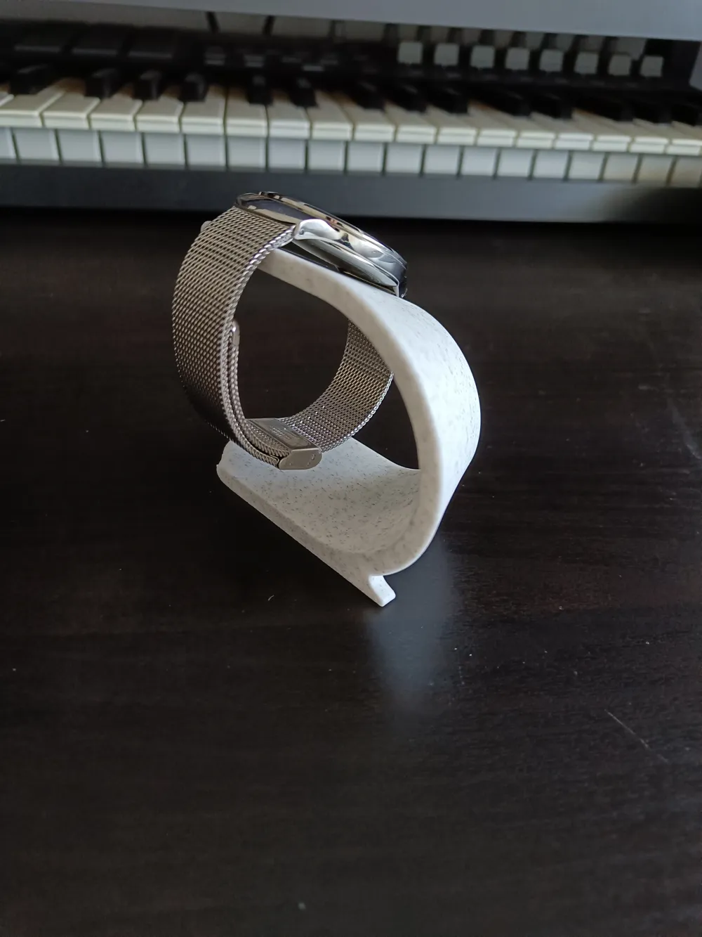Elegant watch stand by nachovilly MakerWorld: Download Free 3D Models