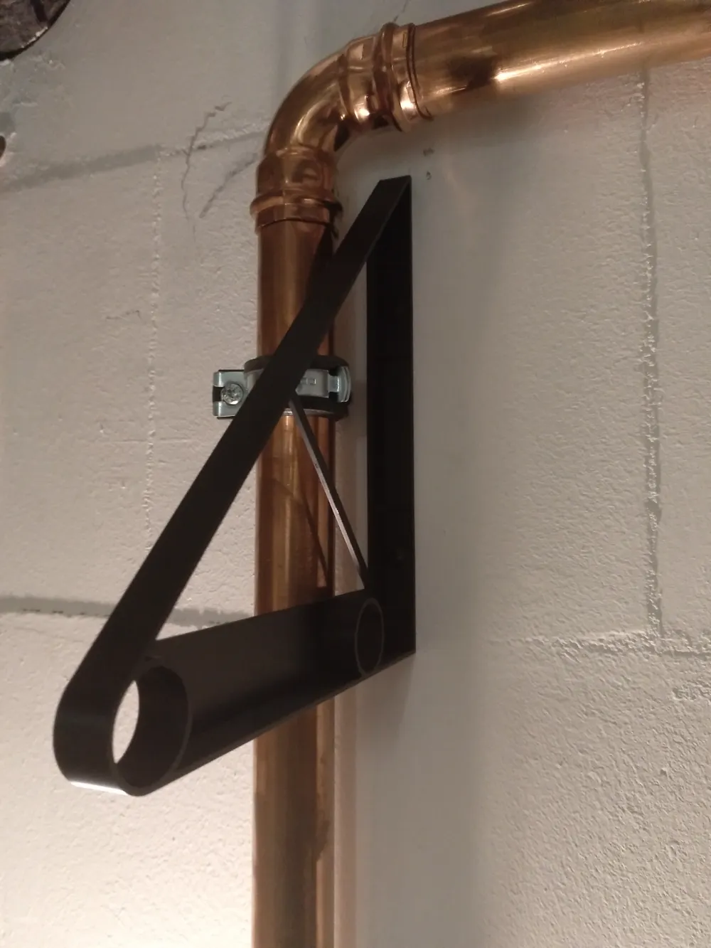 Filament spool wall shelf for EN25 pipes by Turbo 5000 - MakerWorld
