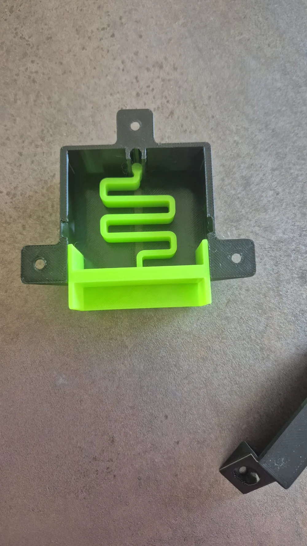 Level holder spring loaded (no springs needed) - Free 3D Print Model ...