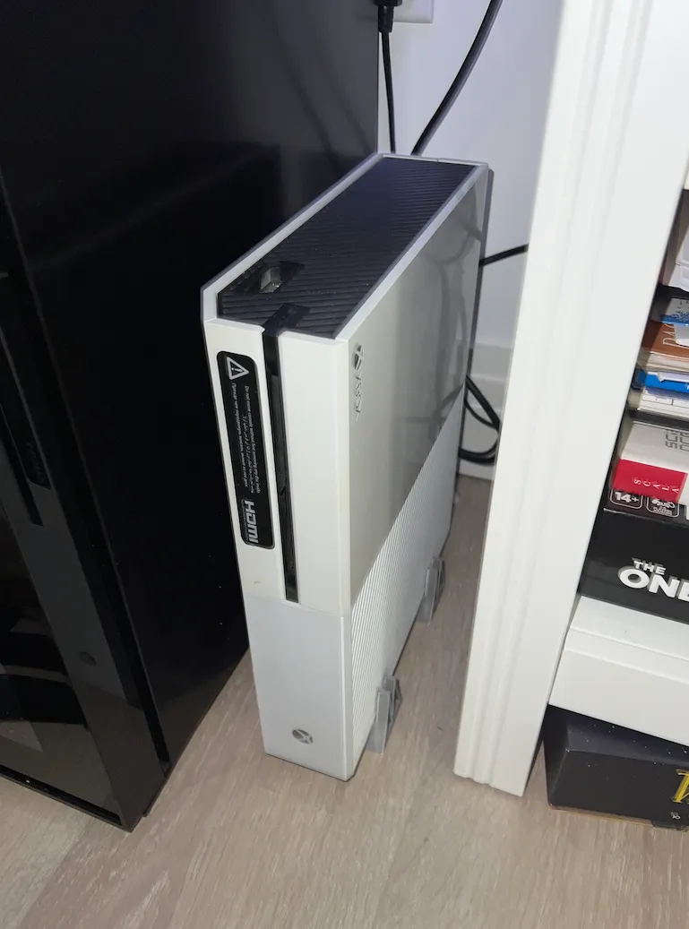 XBOX ONE Ventilation Vertical Stand by romanaerl MakerWorld: Download ...
