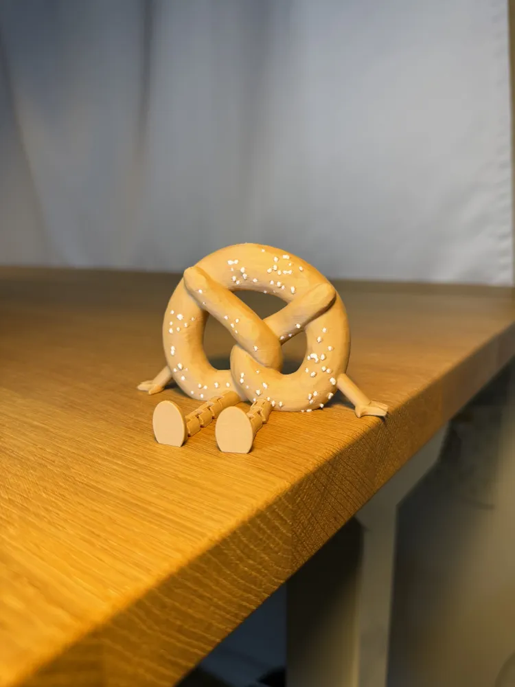Articulated Pretzel Buddy - Free 3D Print Model - MakerWorld
