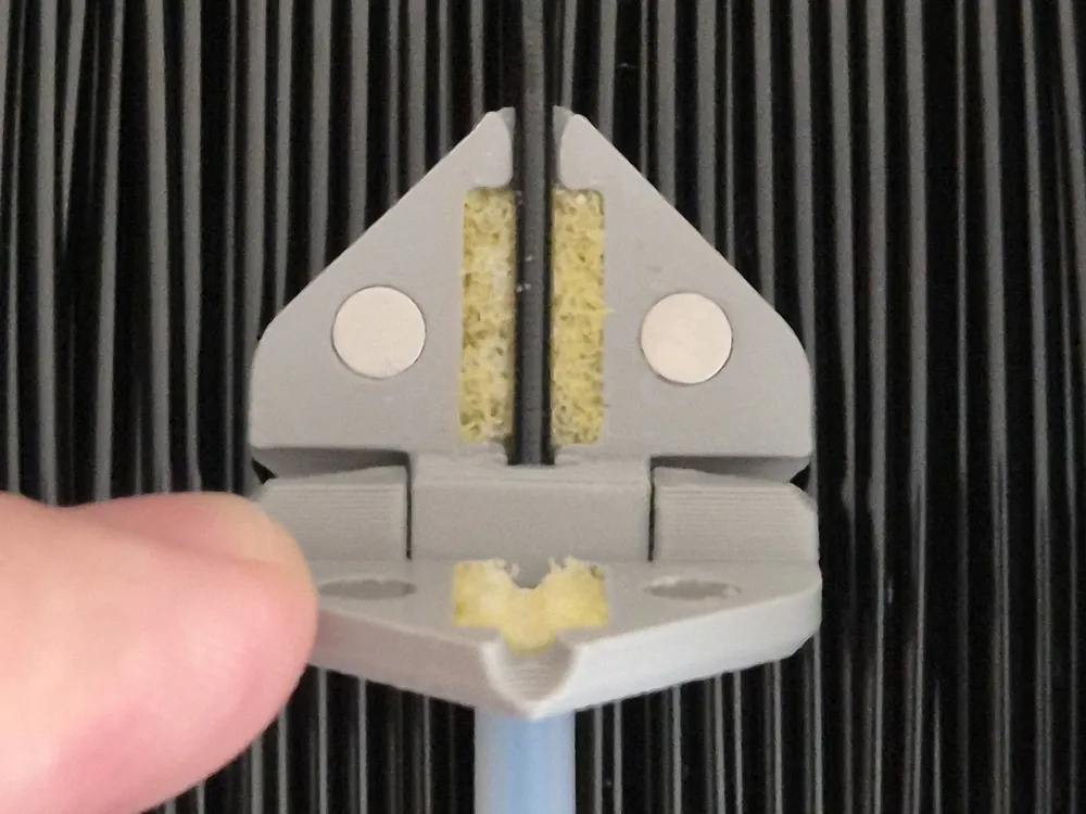 Filament Duster in AMS Snag Cutter Style - Free 3D Print Model - MakerWorld