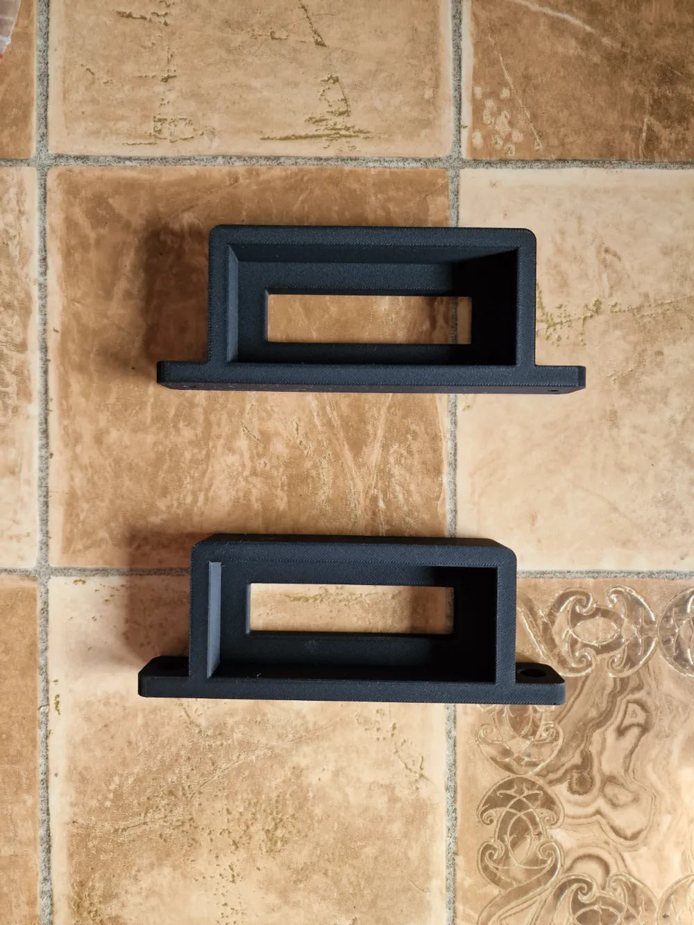 Simagic Alpha Ultimate power supply desk mount by SeltinoCZ - MakerWorld