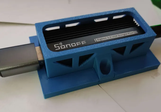 Sonoff P zigbee dongle under desk mount by LedLeoMakerWorld: Download ...