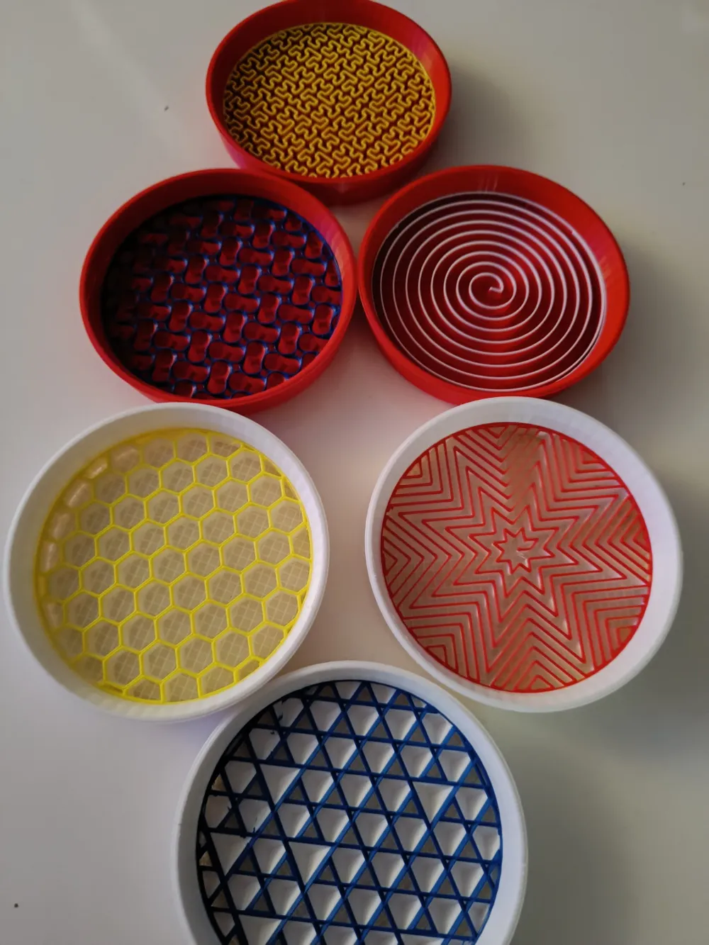 Coasters_infill pattern with holder - Free 3D Print Model - MakerWorld