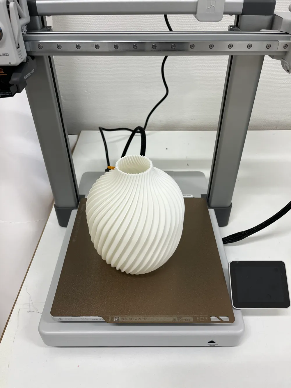 Vase with Roses - Flowers Bouquet by Bloomly - MakerWorld