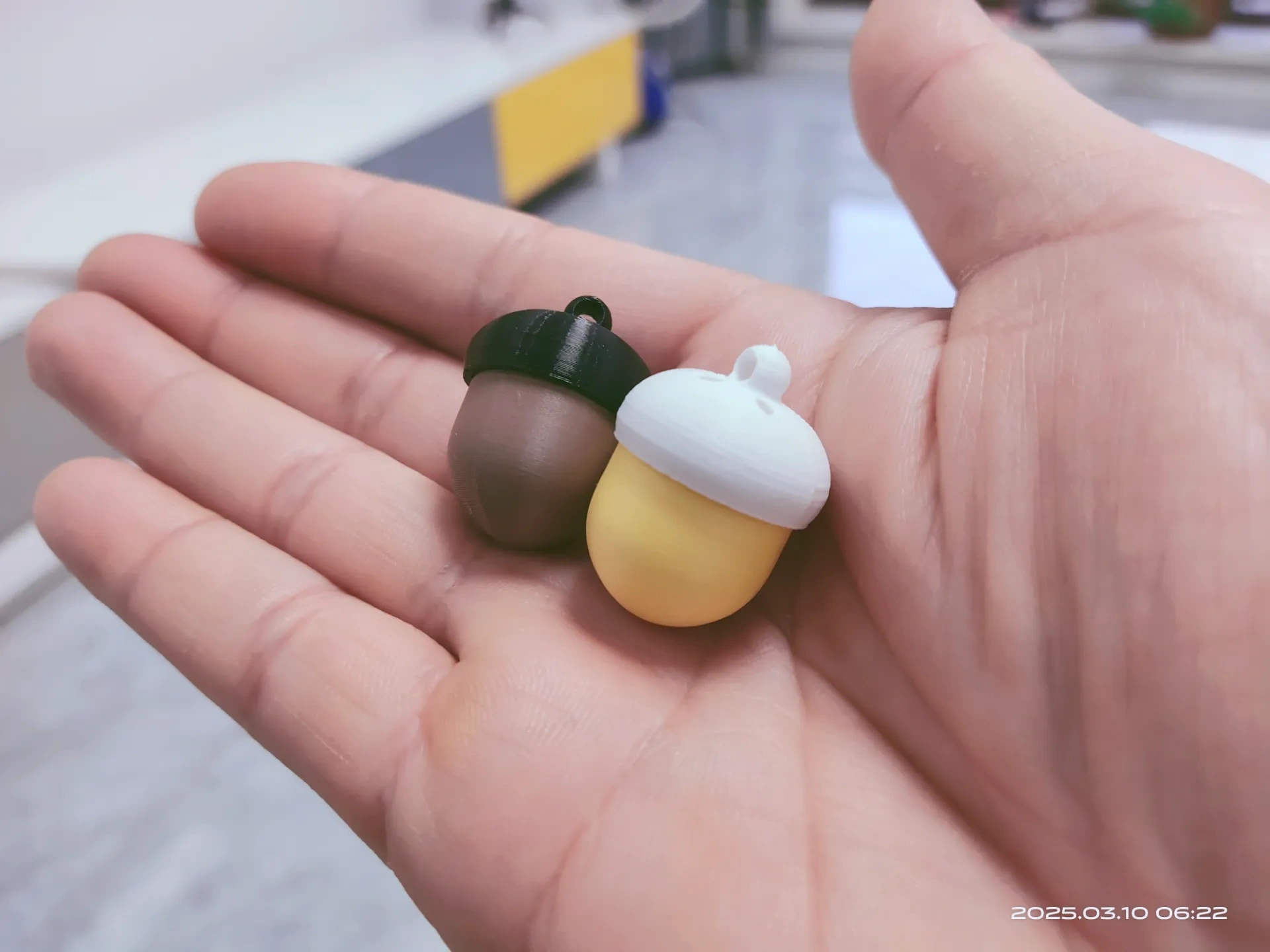 Storable Acorn Charm/Keychain/Pendant by YiYue - MakerWorld