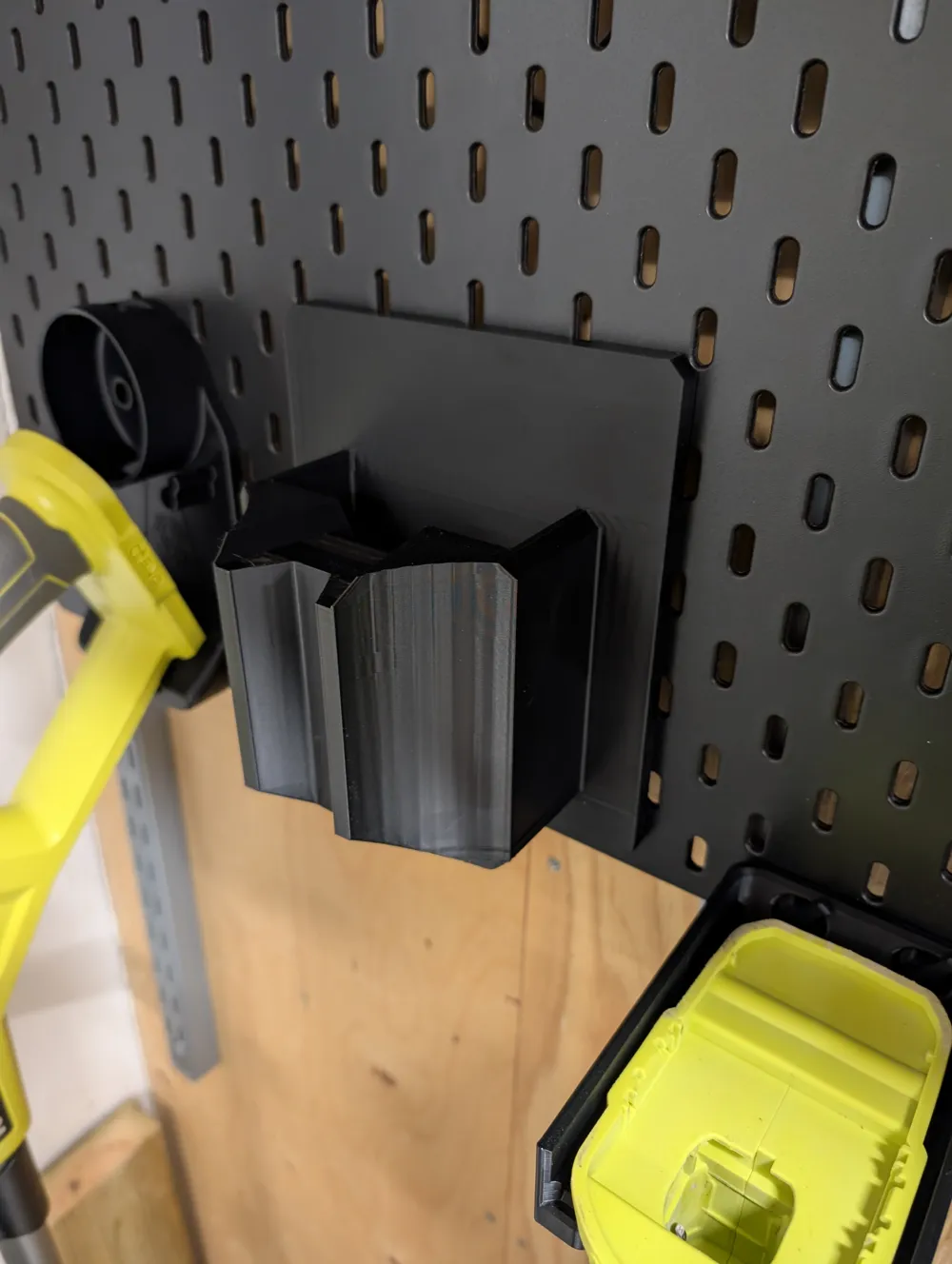 Ryobi leaf blower vacuum wall mount skadis - Free 3D Print Model ...