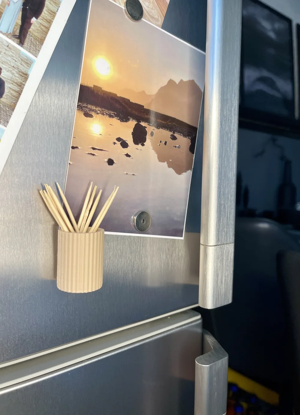 Refrigerator Magnet Container for Toothpicks/Flowers - Free 3D Print ...