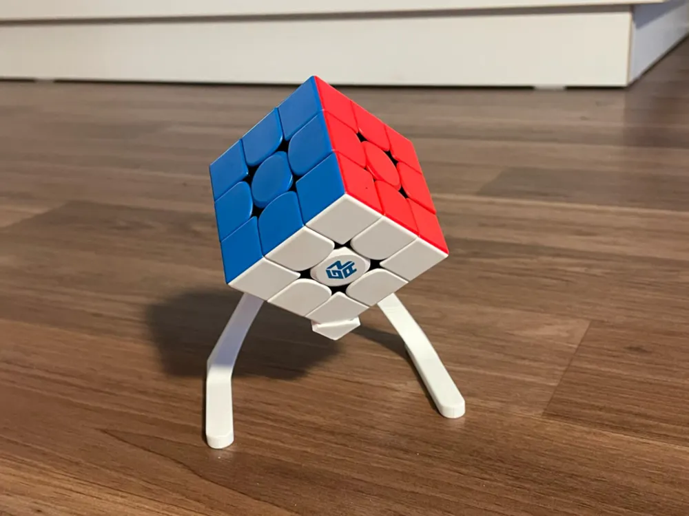 Floating Rubik's Cube Stand (Optical Illusion) by Lars Becker - MakerWorld