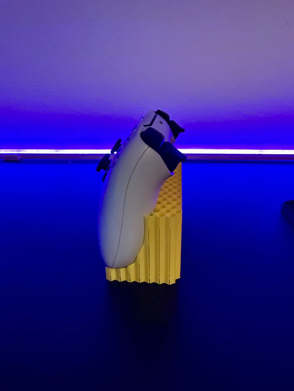 Corruga Polygon Stand PS5 Controller by Donna-321 MakerWorld: Download ...