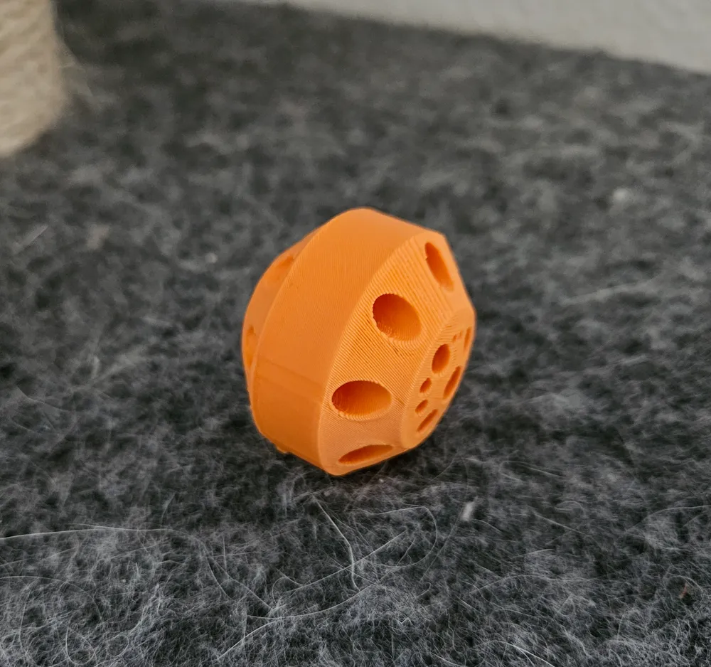 Simple toy for cats and dogs without annoying tinkling / Tierspielzeug ...