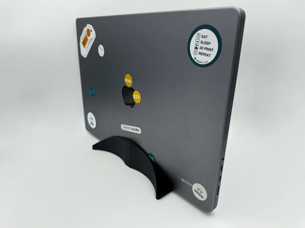 Macbook Pro 16" Vertical Stand (Apple Silicon) by Fyrby Additive ...