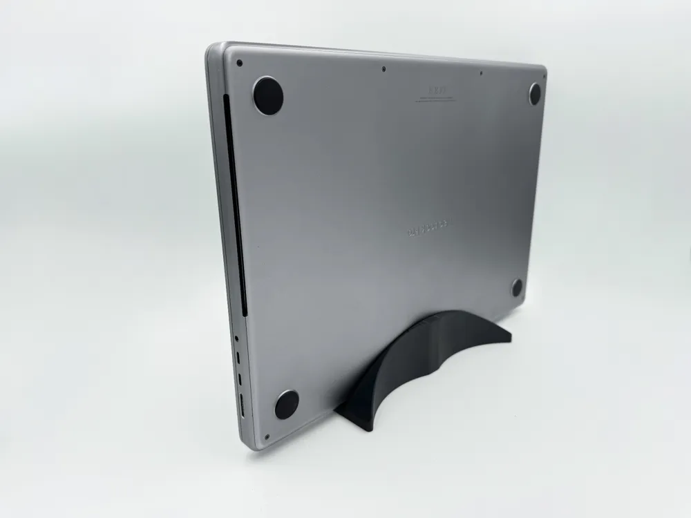 Macbook Pro 16" Vertical Stand (Apple Silicon) by Fyrby Additive ...