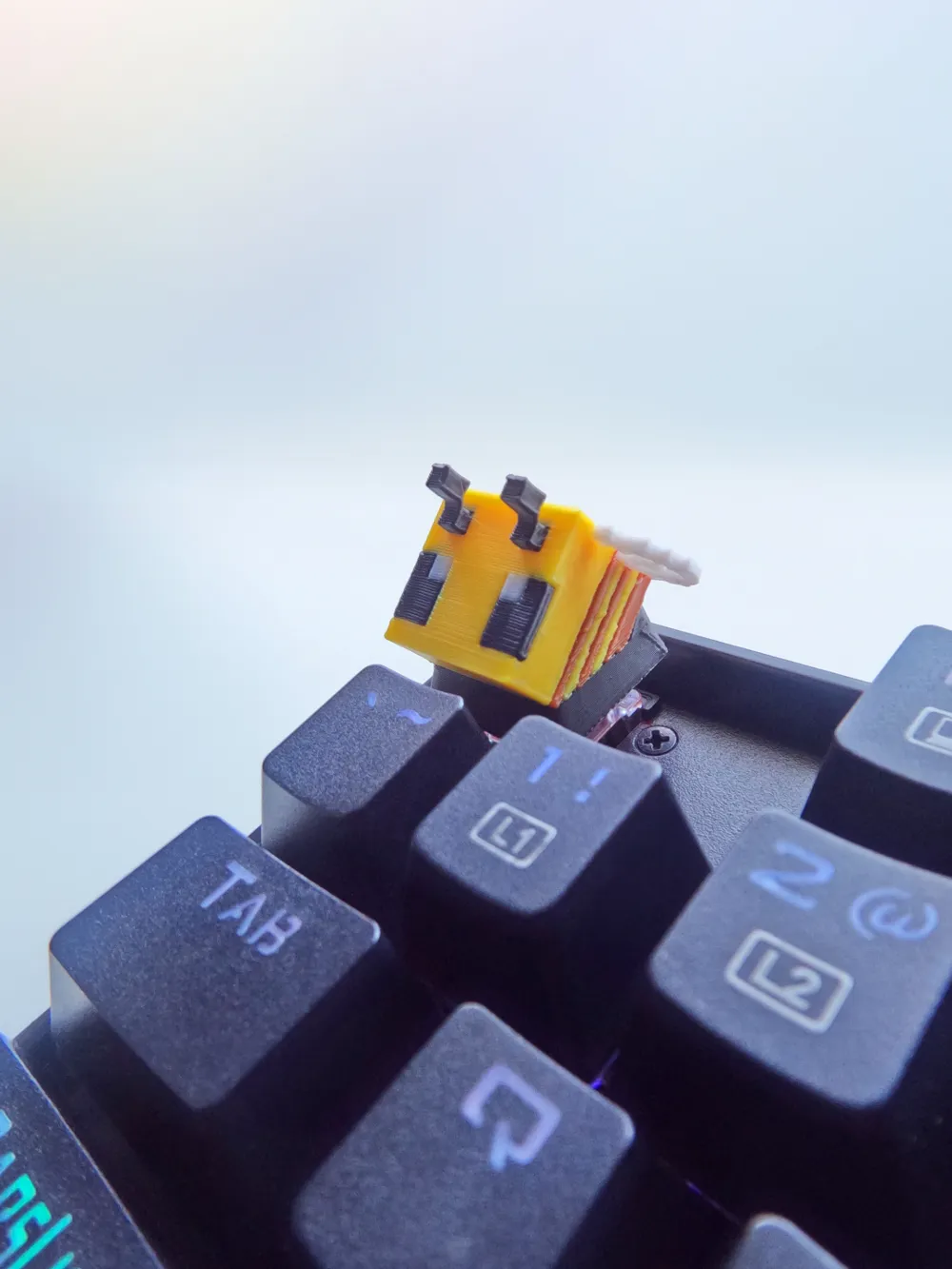 MINECRAFT BEE KEYCAP - GAMING - CUSTOM KEYCAP by MarioJCoyF - MakerWorld