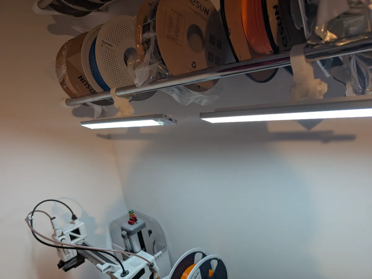 Montaje pivotante para riel LED - Modelo de impresión 3D gratuito ...